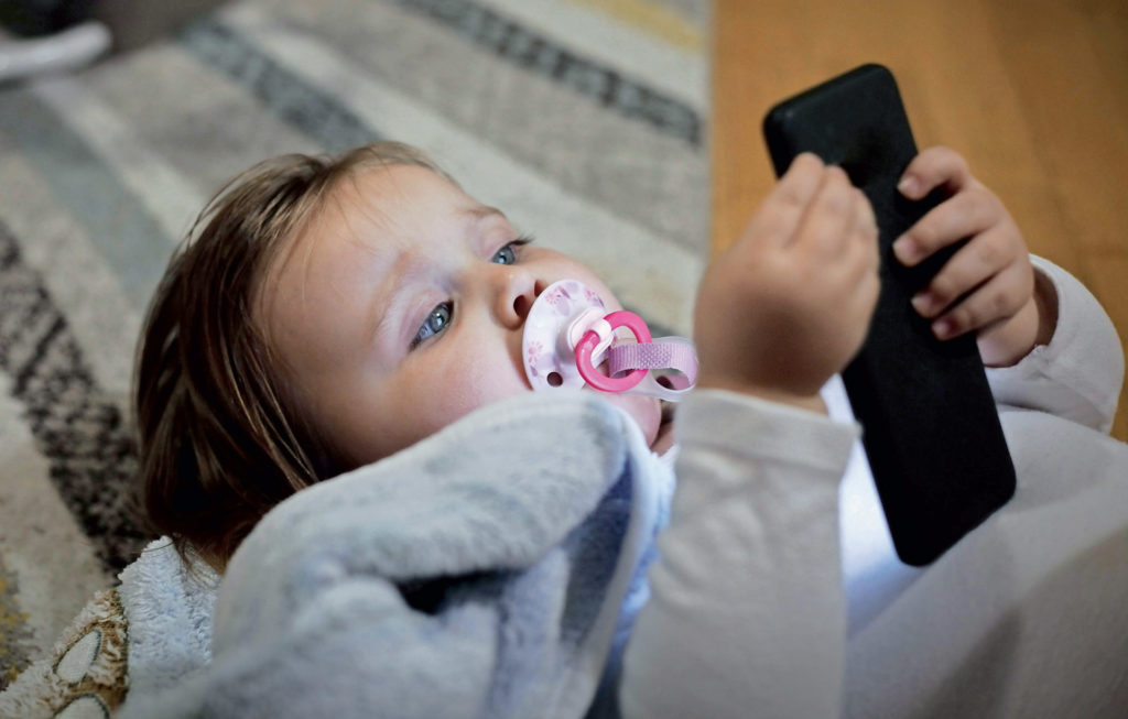 Wie aus Babys internetsüchtige Kinder und Jugendliche werden