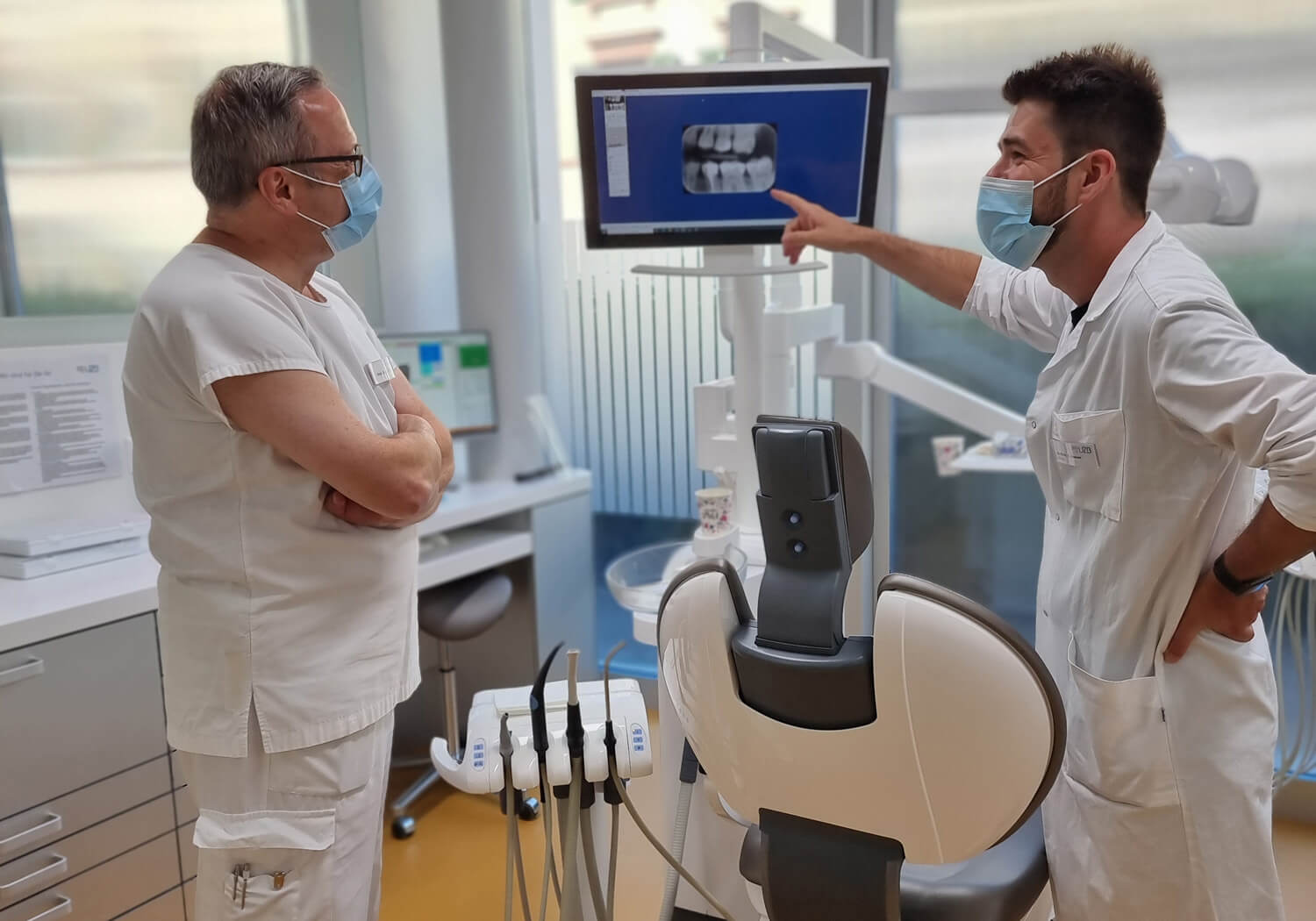 Die ZZS zu Besuch im UZB, dem Universitären Zentrum für Zahnmedizin ...
