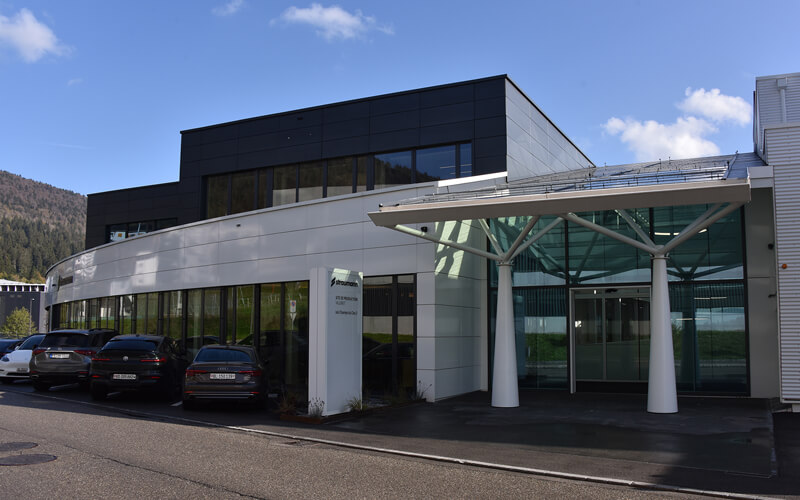 Neue Implantatproduktion eröffnet - Zahnzeitung Schweiz